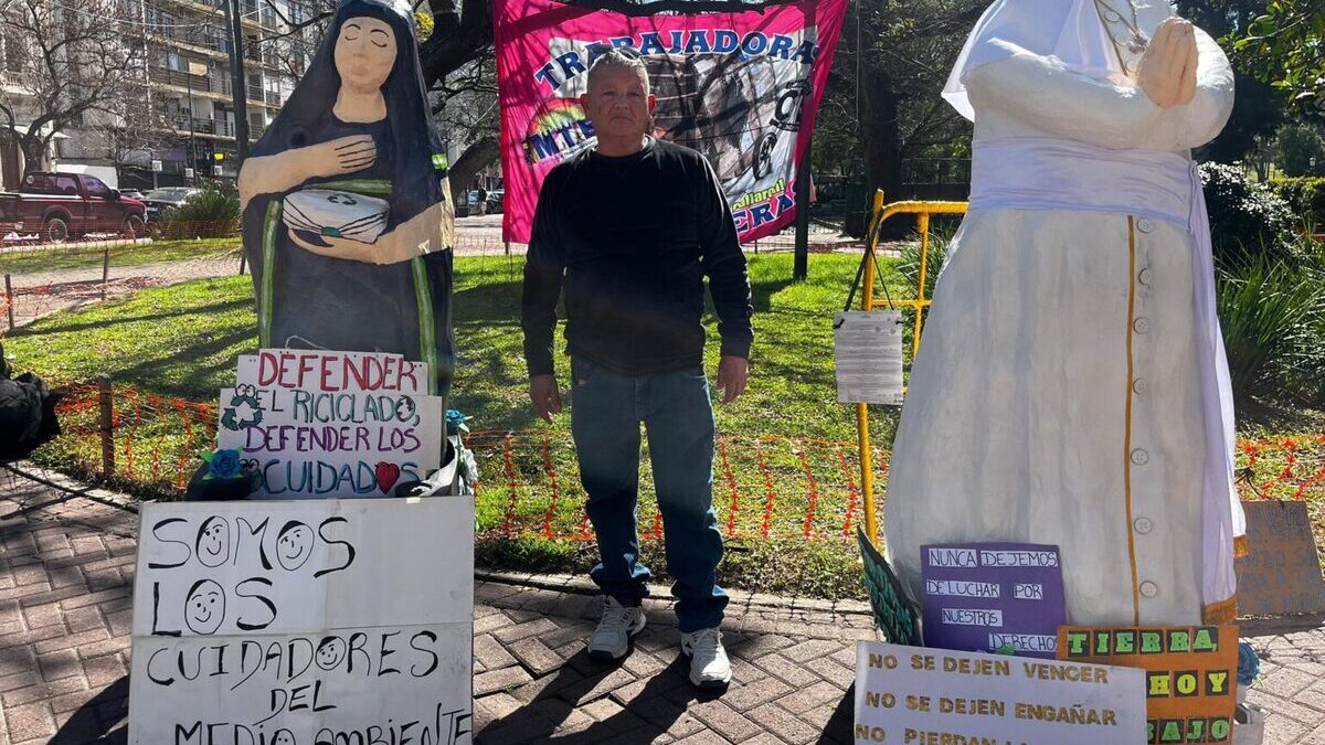 El líder de los cartoneros de CABA inició una huelga de hambre contra ...