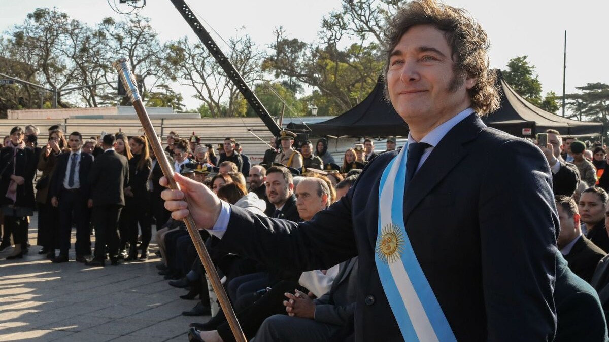 Milei lleva a Adorni a Rosario en el Día de la Bandera, y la CGT y ATE ...